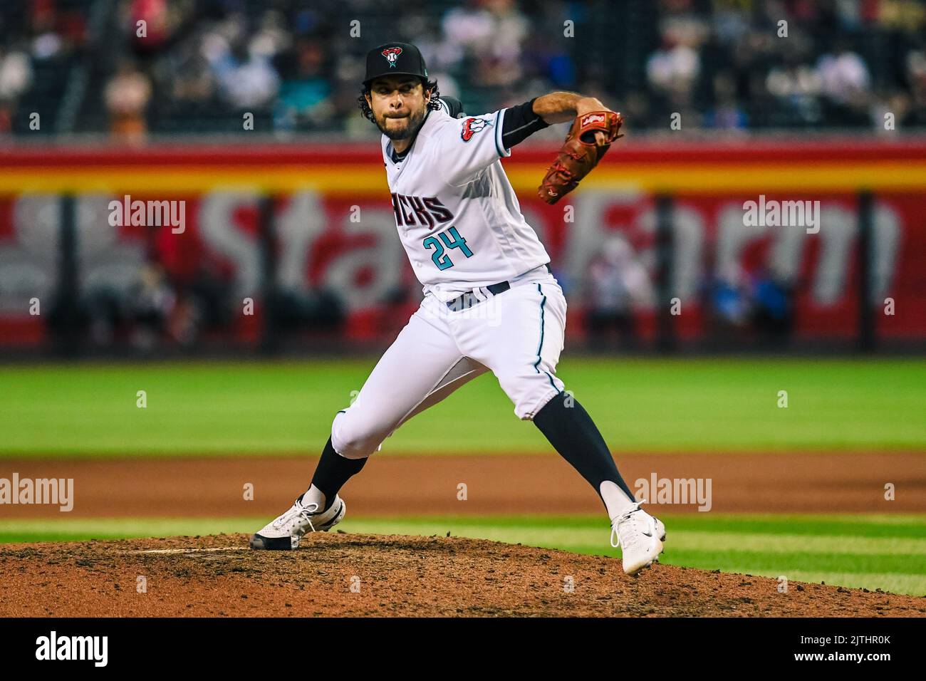 Arizona Diamondbacks pitcher Noe Ramirez (24) throws against the ...