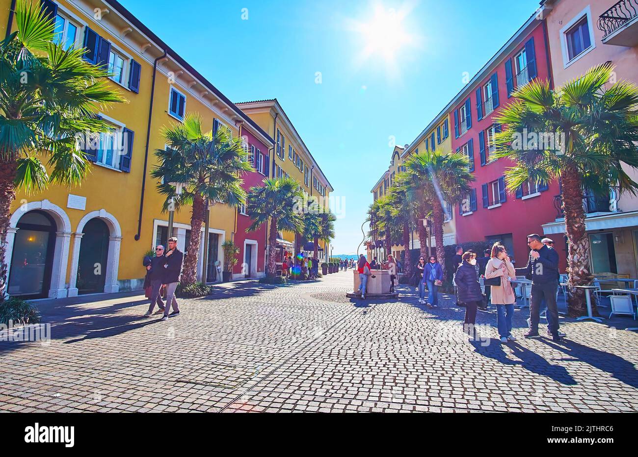 SIRMIONE, ITALY - APRIL 10, 2022: The sunny sky over the scenic ...