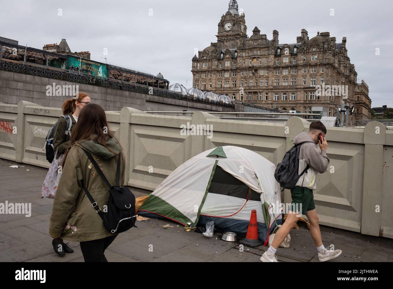 Homeless tent scotland hi-res stock photography and images - Alamy