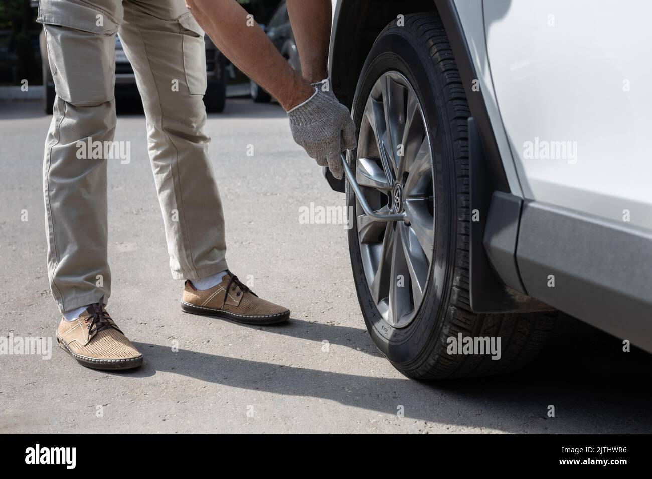 man tightening a bolt on a car wheel Stock Photo - Alamy