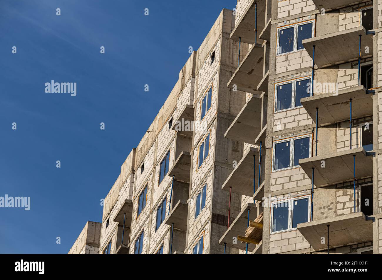 Fragment brick apartment building hi-res stock photography and images ...