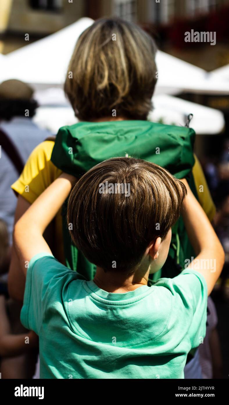 Searching mothers hi-res stock photography and images - Alamy