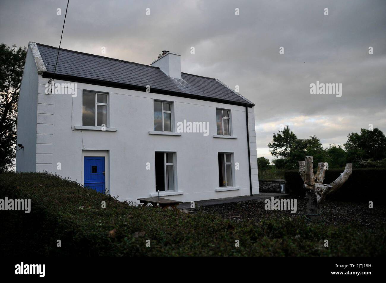 Farmhouse tiled roof hi-res stock photography and images - Alamy
