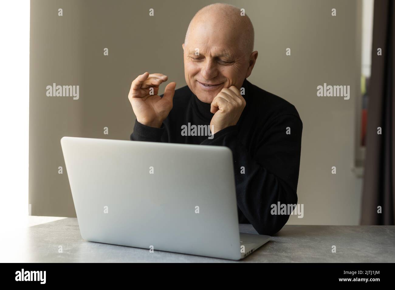 Sick man medicine having video hi-res stock photography and images - Alamy