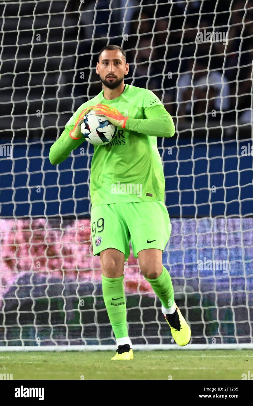 PARIS - (Paris Saint-Germain goalkeeper Gianluigi Donnarumma during the ...