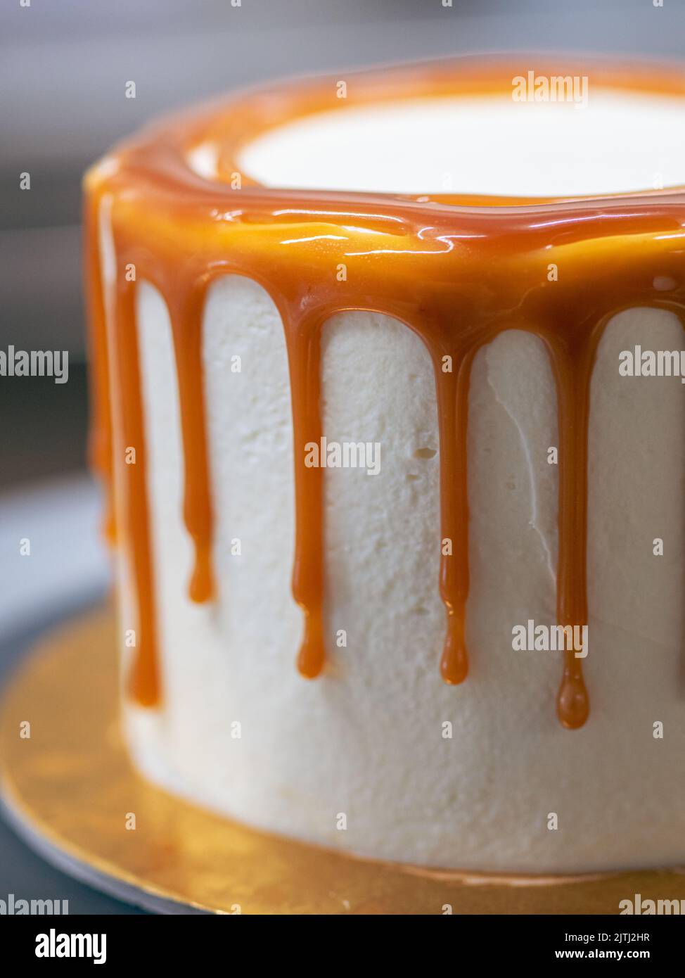 Chef decorating cake caramel cream hi-res stock photography and images ...
