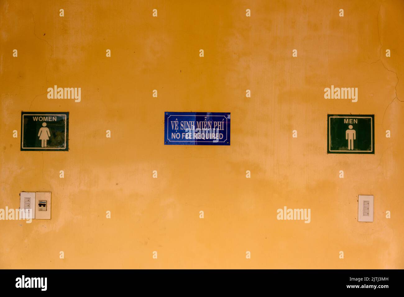 Toilet signs men women hi-res stock photography and images - Alamy