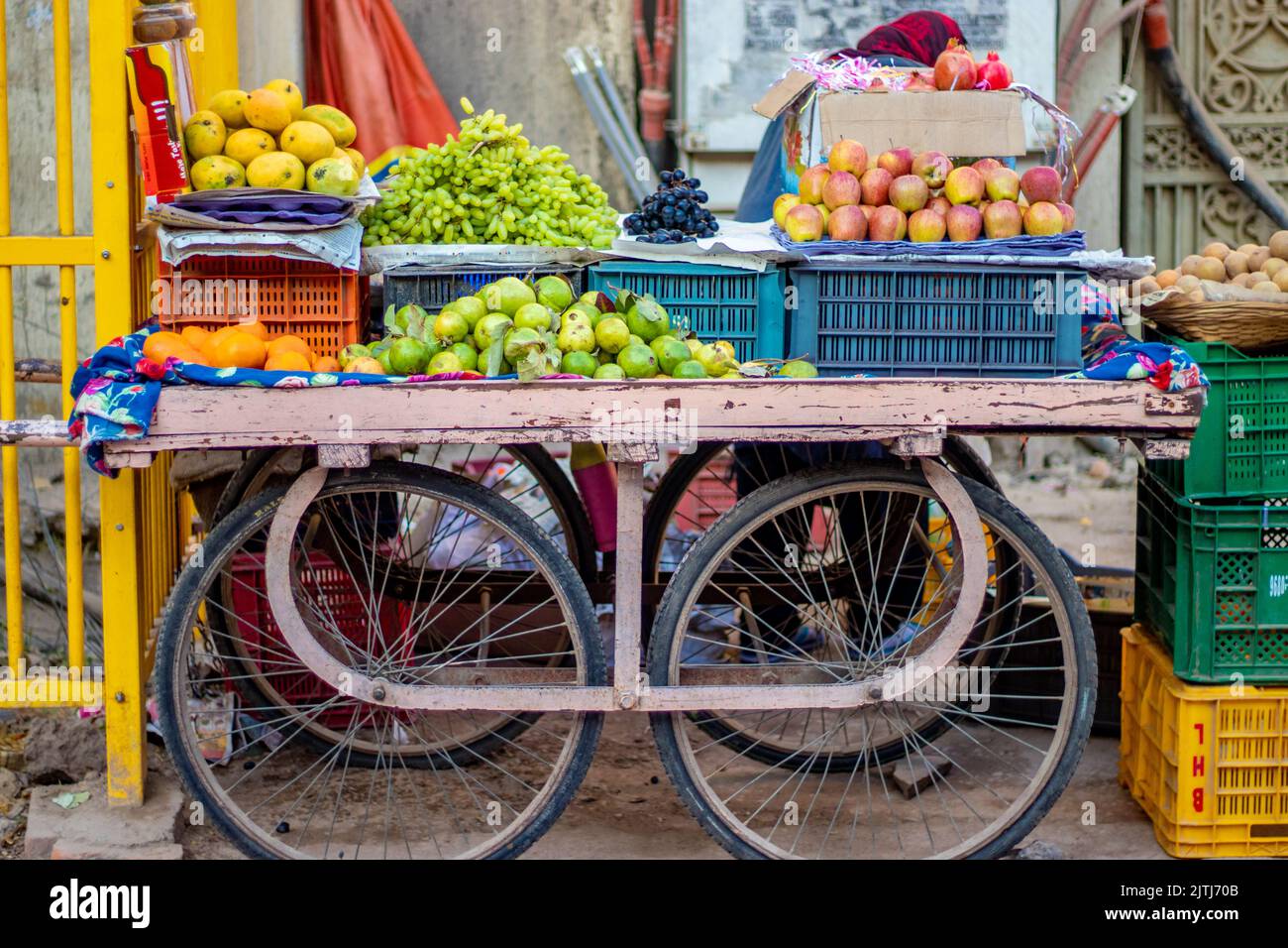 Roadside fruit seller in the Indian local market Stock Photo - Alamy
