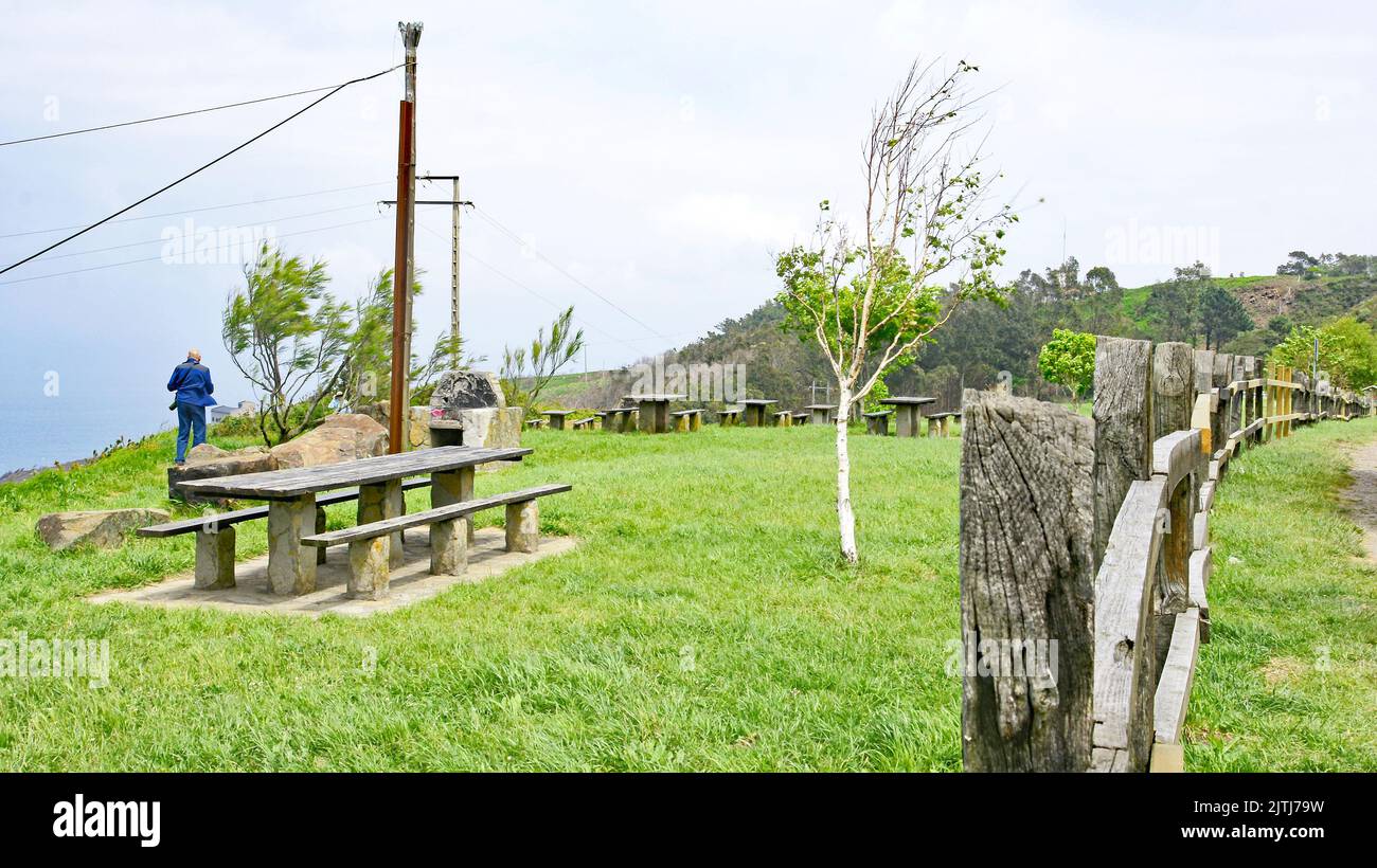 Picnic area and viewpoint of the Peñón de Gaztelugatxe, Bermeo, Vizcaya ...