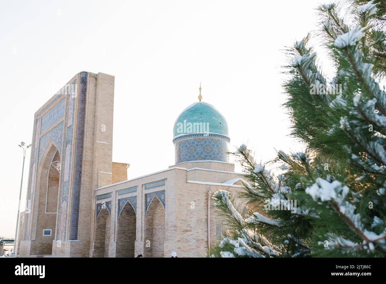 Earthquake memorial tashkent hi-res stock photography and images - Alamy