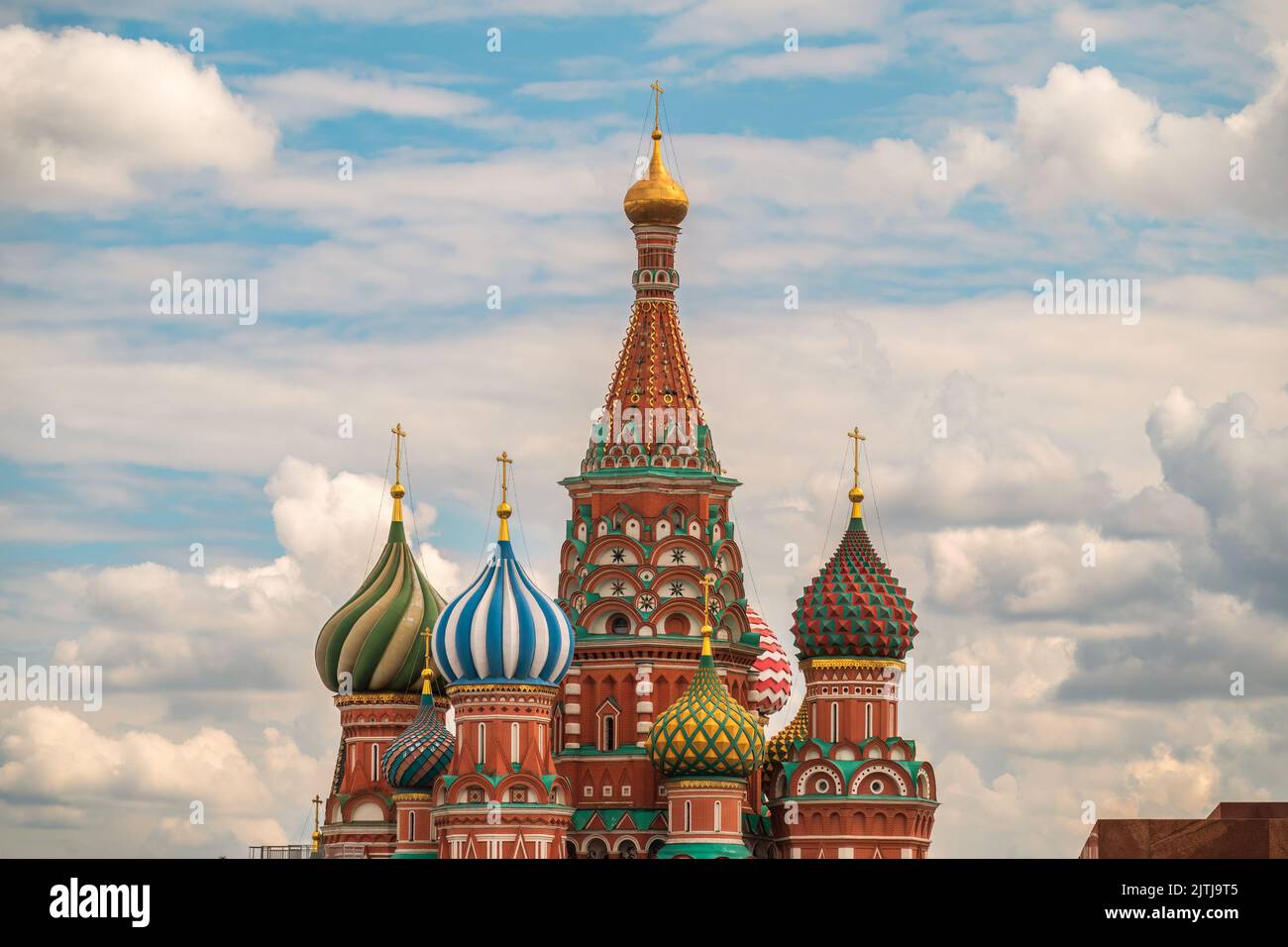 St. Basil's Cathedral on Red Square in Moscow. Russian history, Moscow ...