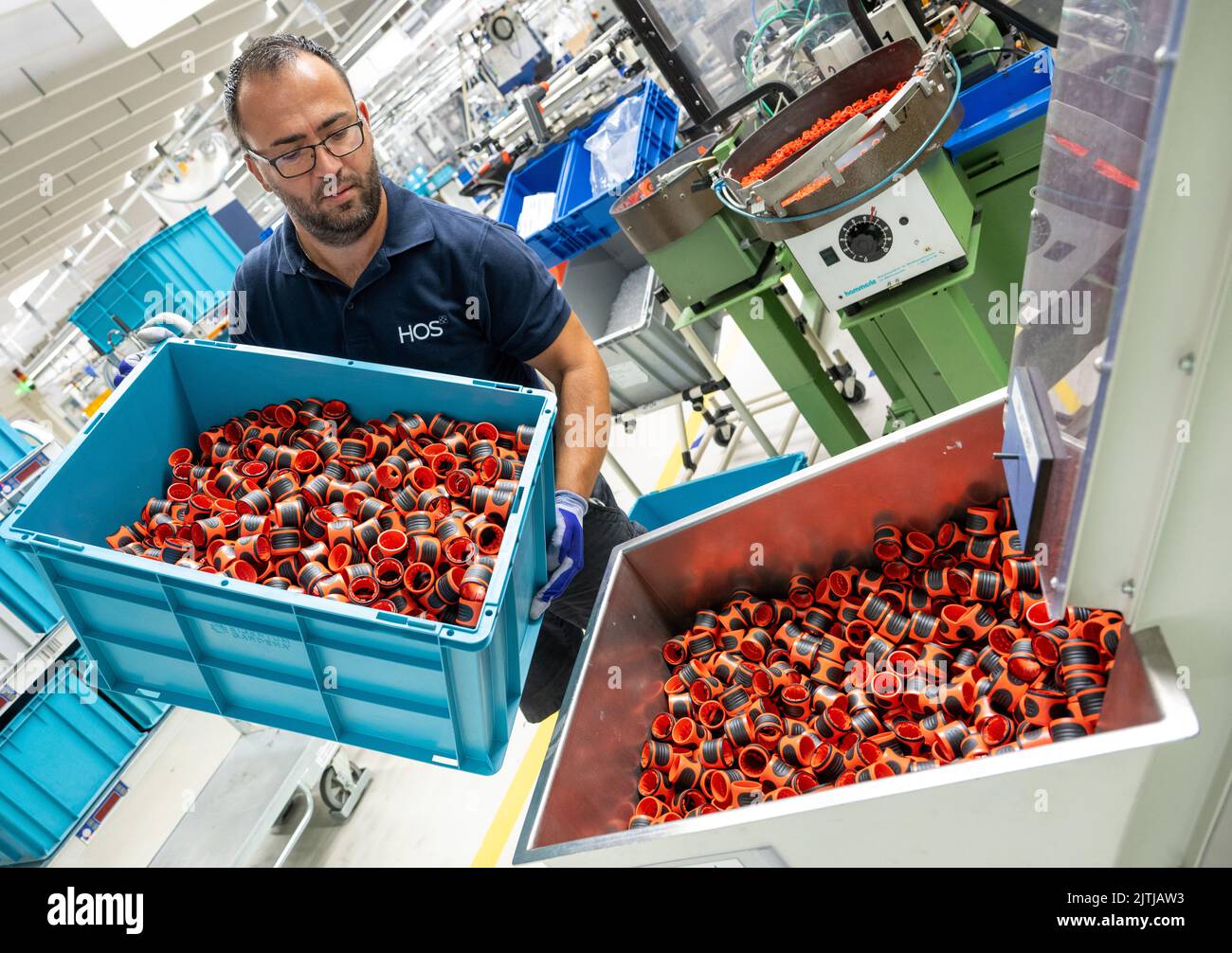 Ulm, Germany. 31st Aug, 2022. Igor Masic pours parts of a hose coupling ...