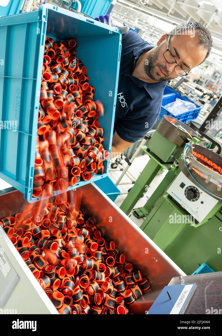 Ulm, Germany. 31st Aug, 2022. Igor Masic pours parts of a hose coupling ...