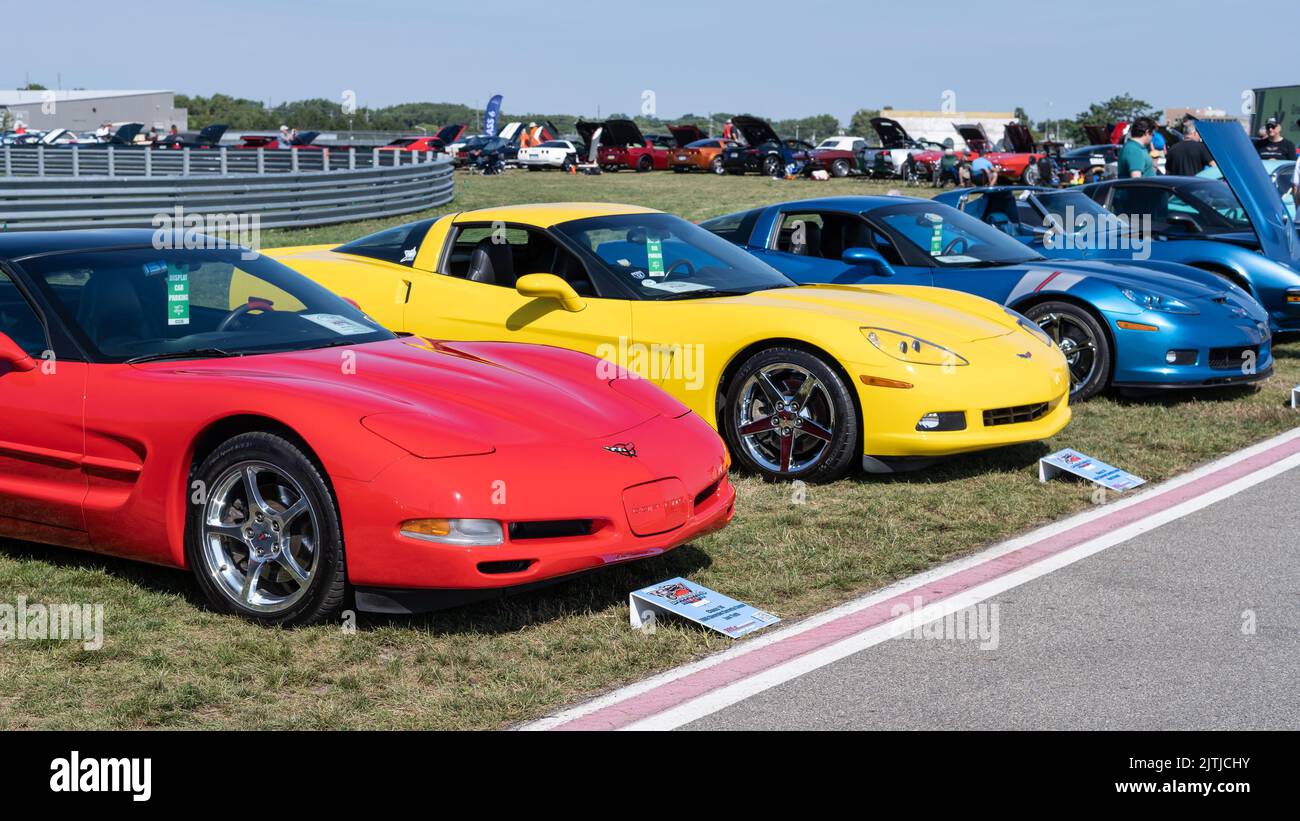 Yellow cars corvette hi-res stock photography and images - Alamy