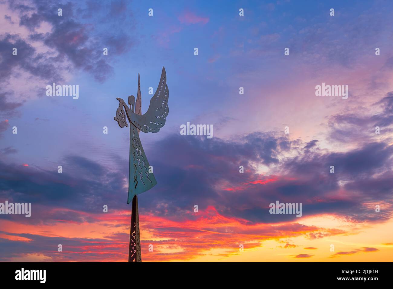 Angel statue sunset against hi-res stock photography and images - Alamy