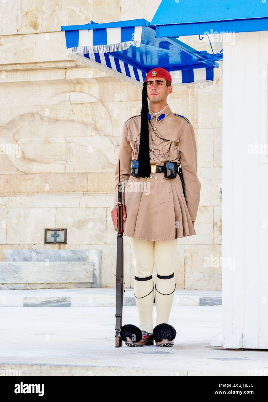 Guard in front of the Monument to the Unknown Soldier, Syntagma Square ...