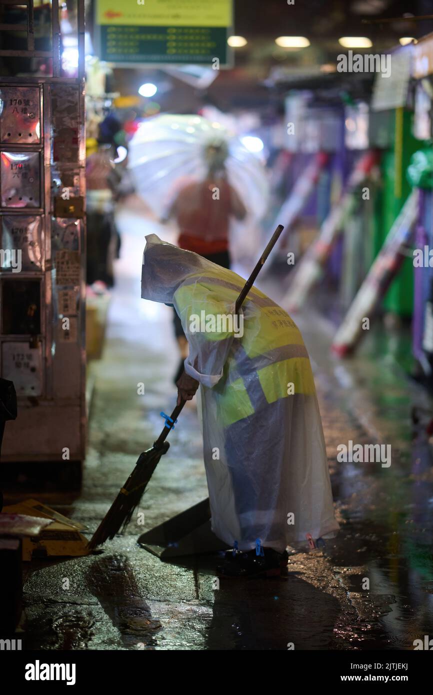 Road sweeper night hi-res stock photography and images - Alamy