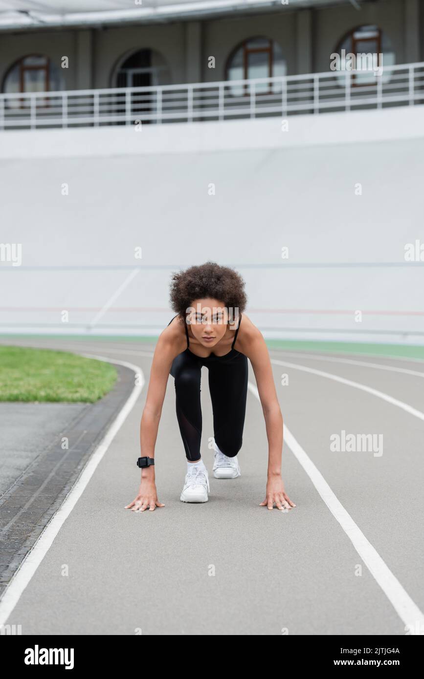 Runner track pose hi-res stock photography and images - Alamy