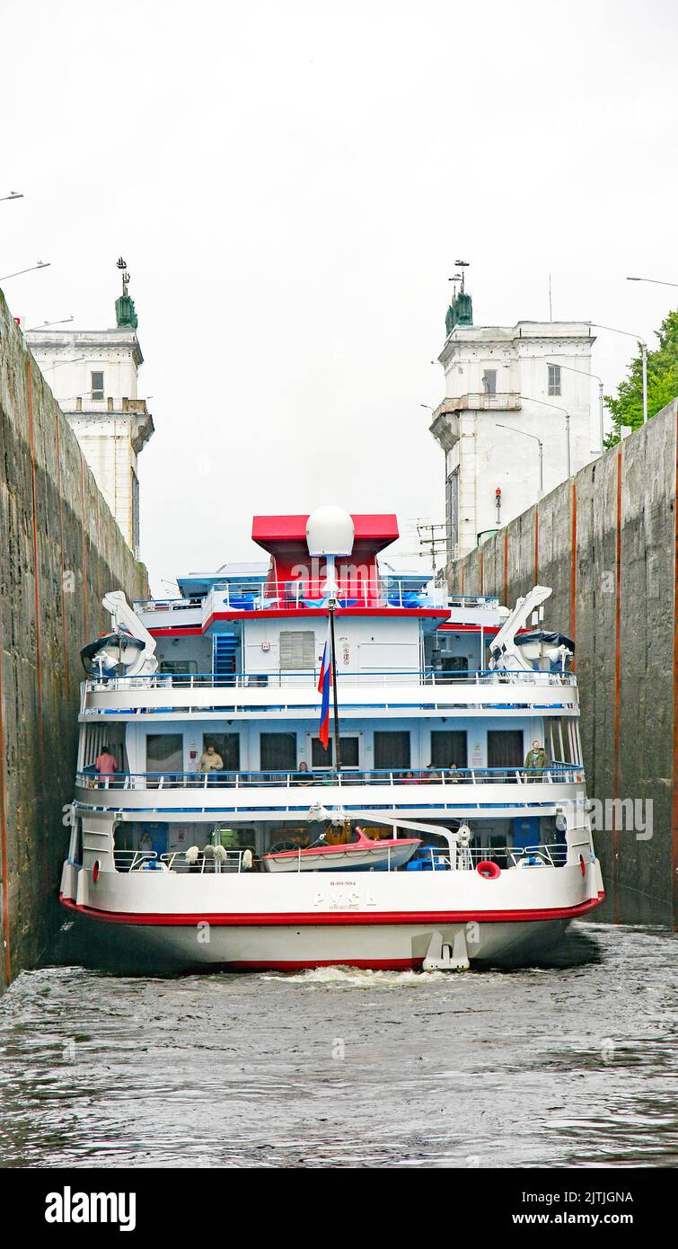 river cruises in a sluice on the Volga in the Russian Federation ...