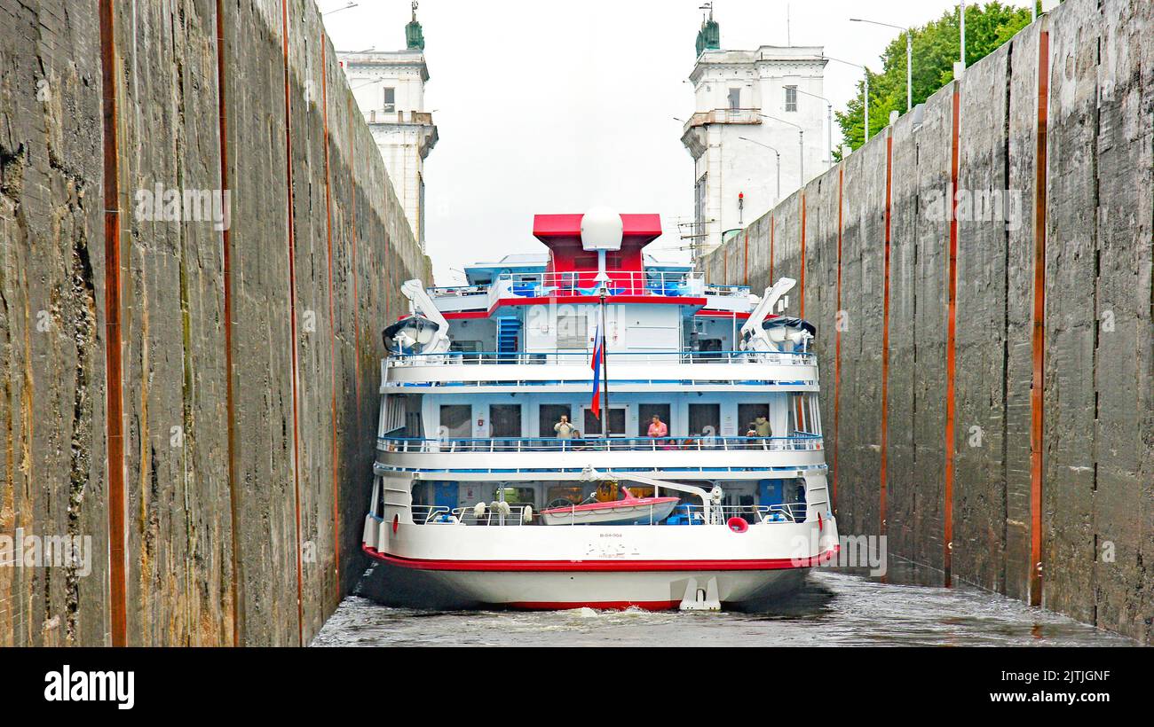river cruises in a sluice on the Volga in the Russian Federation ...