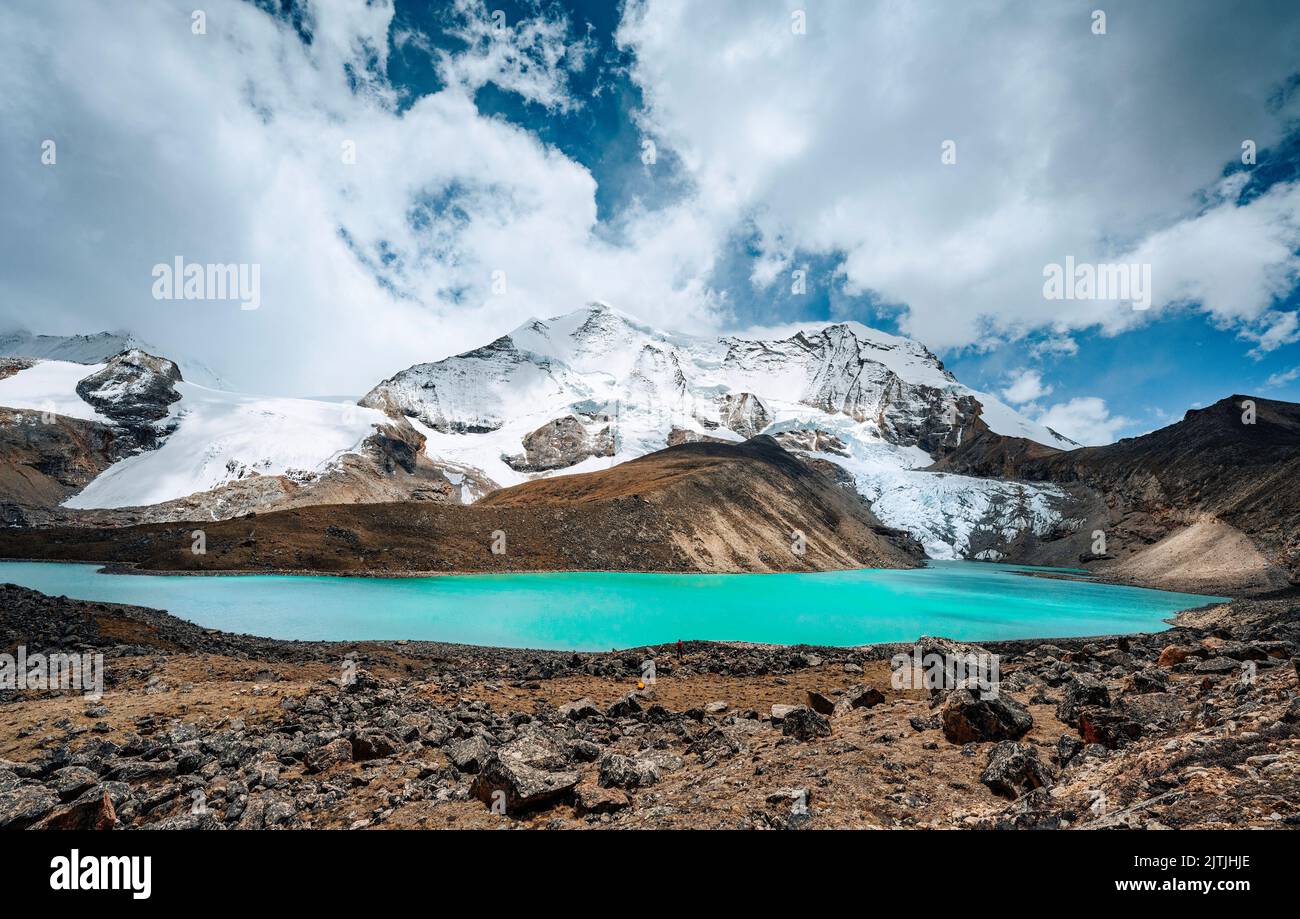 Kula Kangri Snow Mountain is located in the Shannan area of Tibet, and the photo was taken at an ...