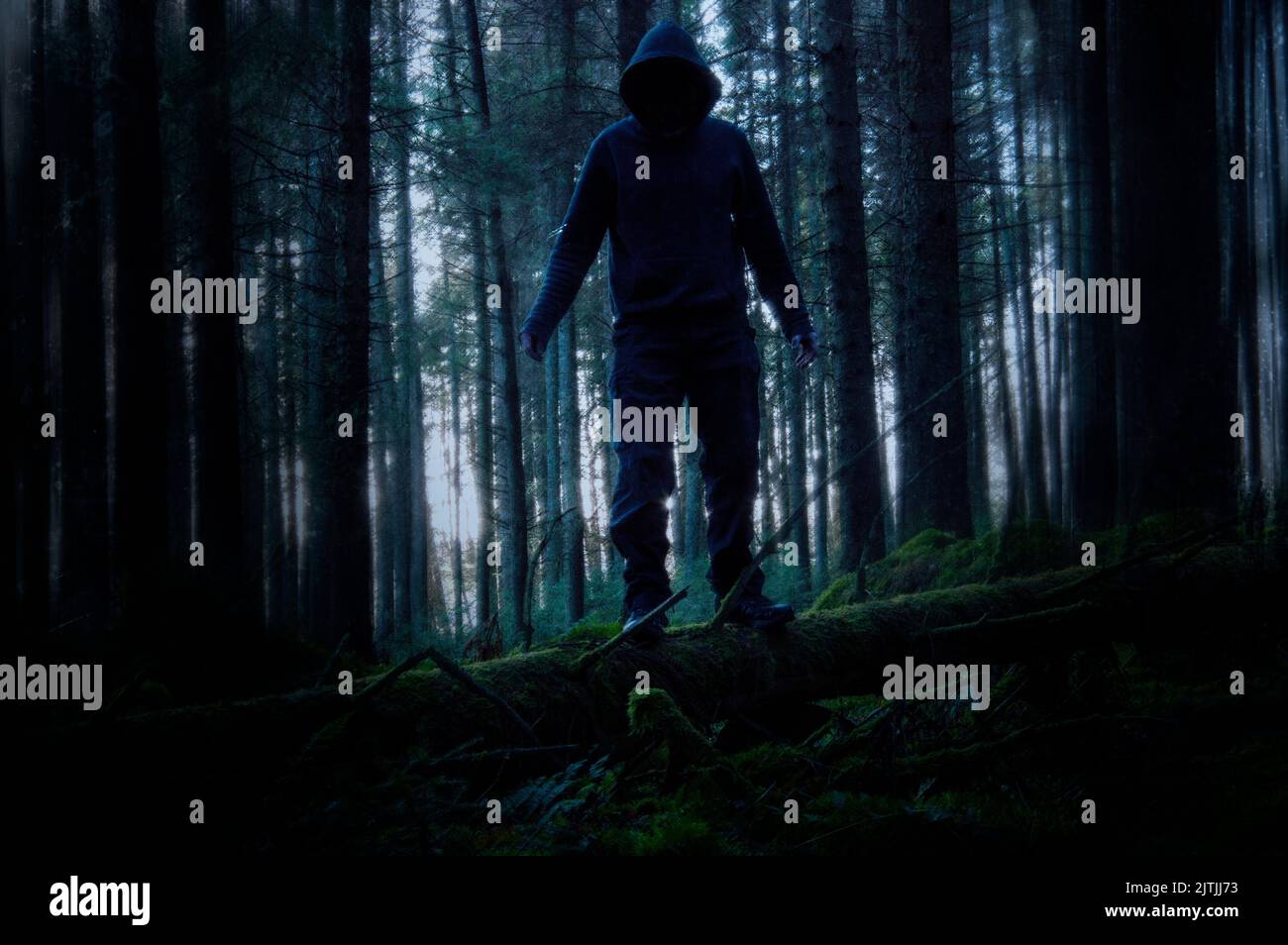 Figure woods scary hi-res stock photography and images - Alamy