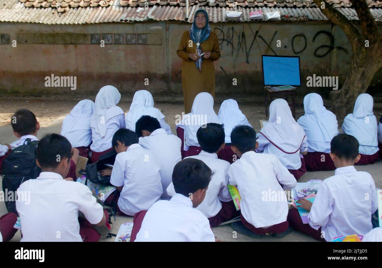 Indonesia classroom activities hi-res stock photography and images - Alamy