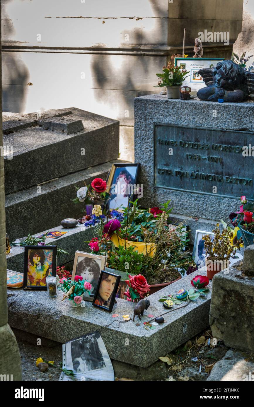 Grave of Jim Morrison,Pere Lachaise Cemetery, Paris, France Stock Photo ...