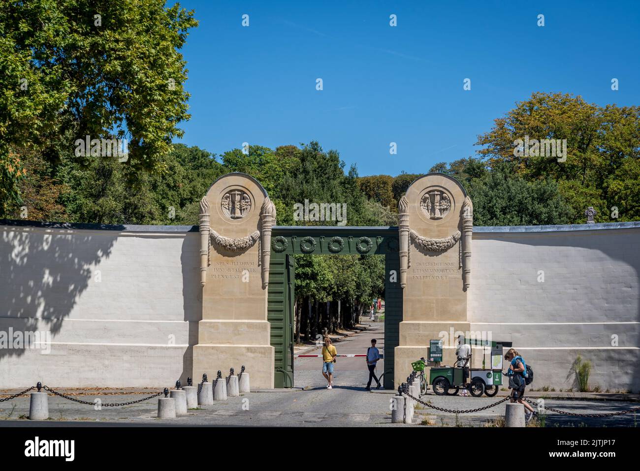 Entrance old cemetery built hi-res stock photography and images - Alamy