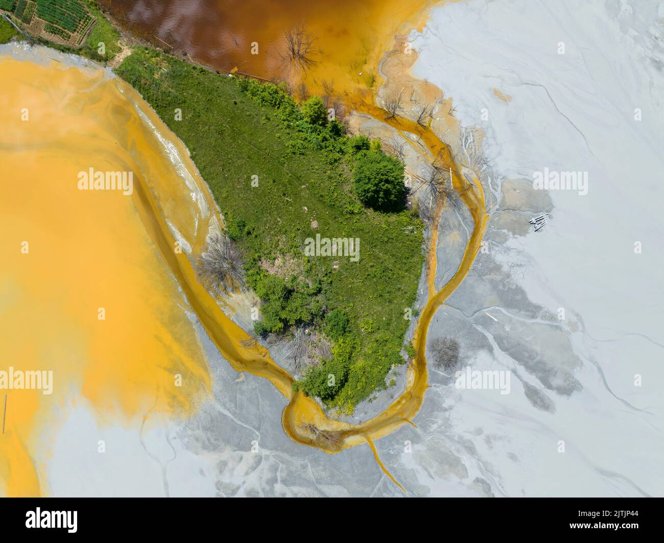 Image from Geamana Lake - A toxic tailing pond from Rosia Poieni Copper ...