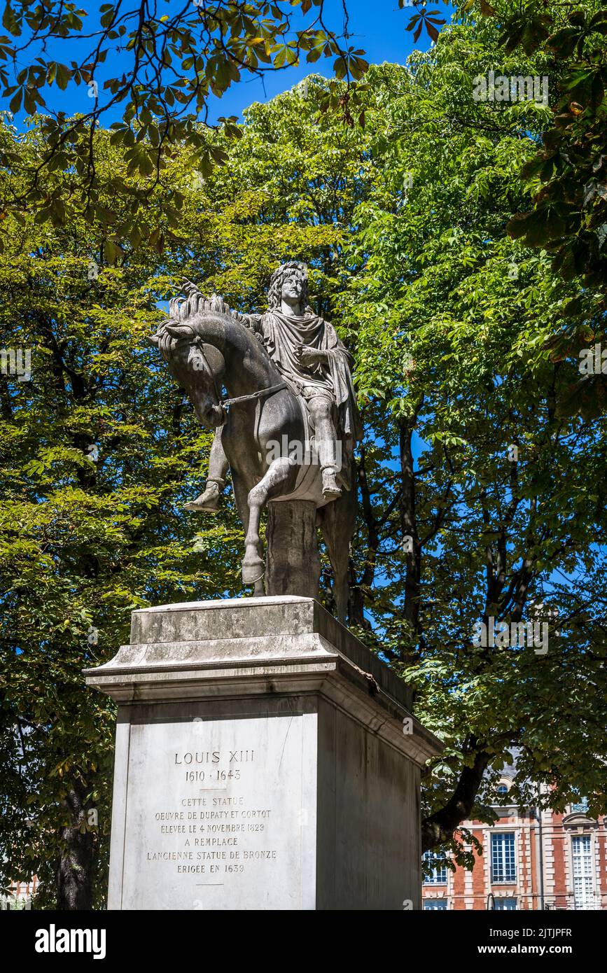 Statue of the Louis XIII n the centre of the park of the Place des ...