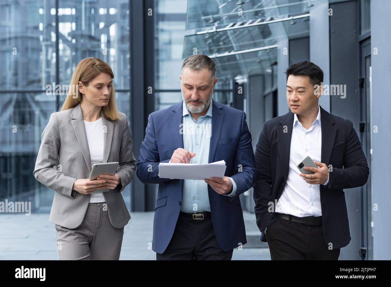 Talking report hi-res stock photography and images - Alamy