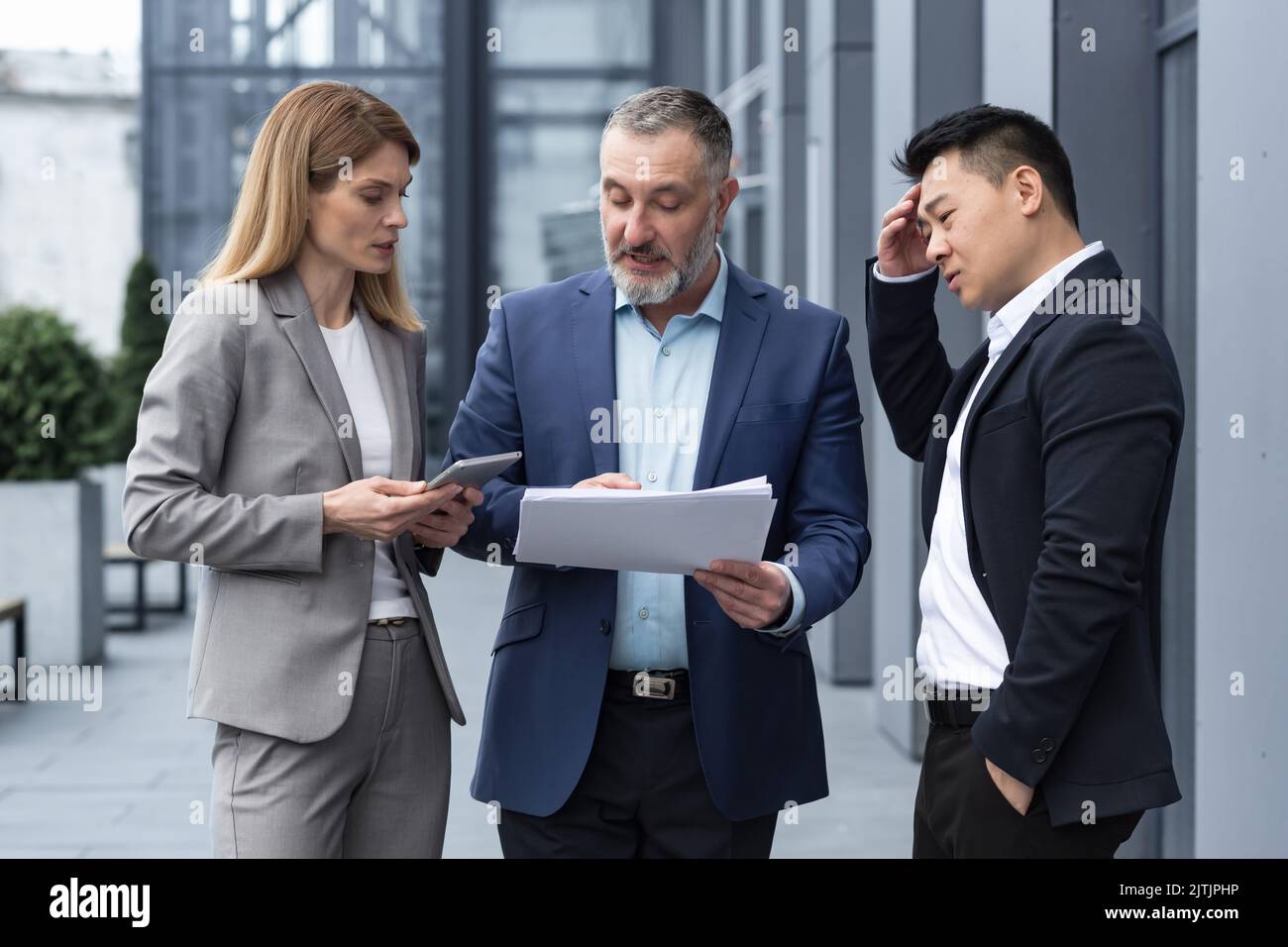 Talking report hi-res stock photography and images - Alamy