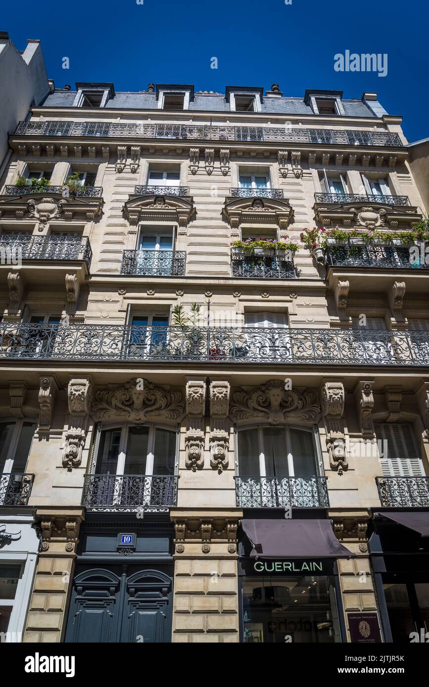 Beautiful 18th century apartment block in Rue des Francs-Bourgeois, a ...
