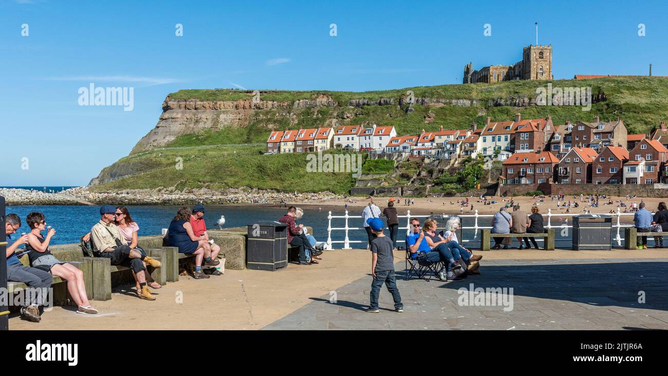 Tate hill whitby hi-res stock photography and images - Alamy