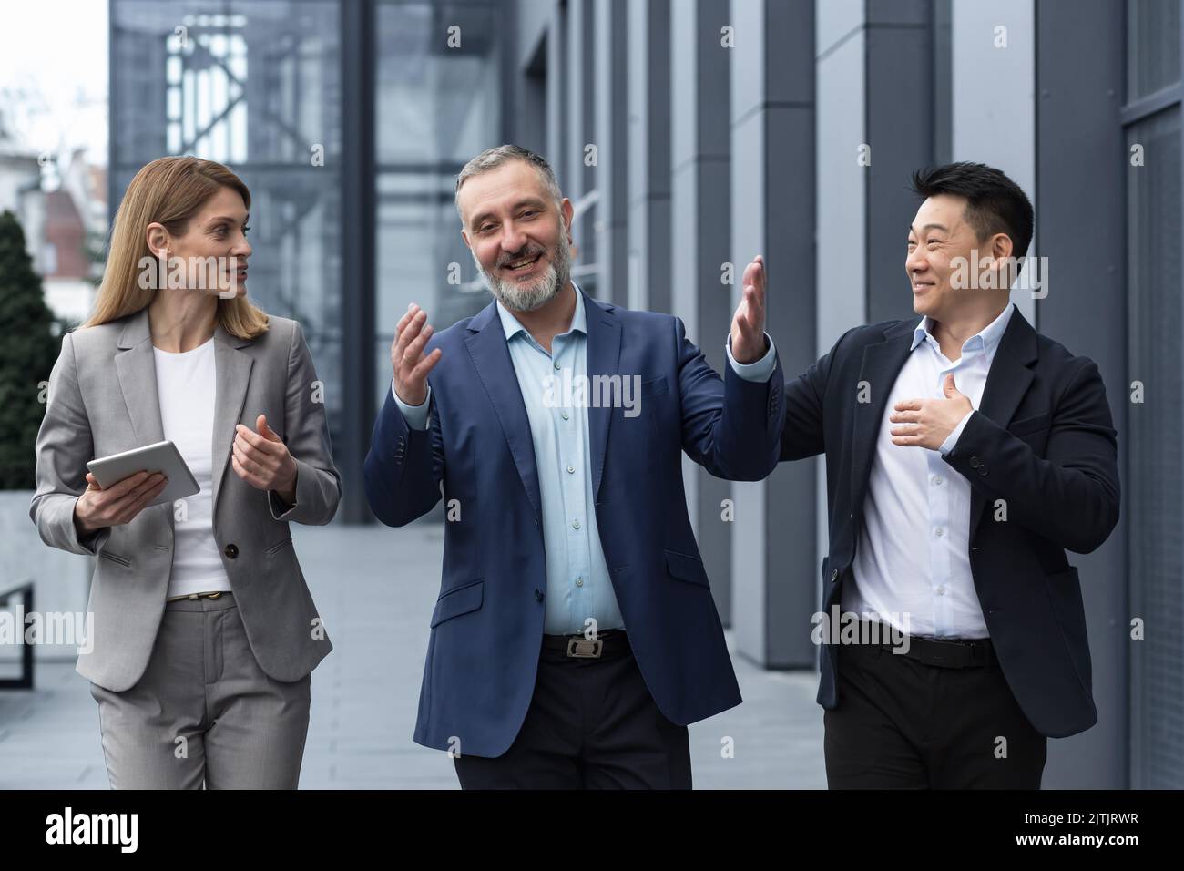 Employee team building hi-res stock photography and images - Alamy