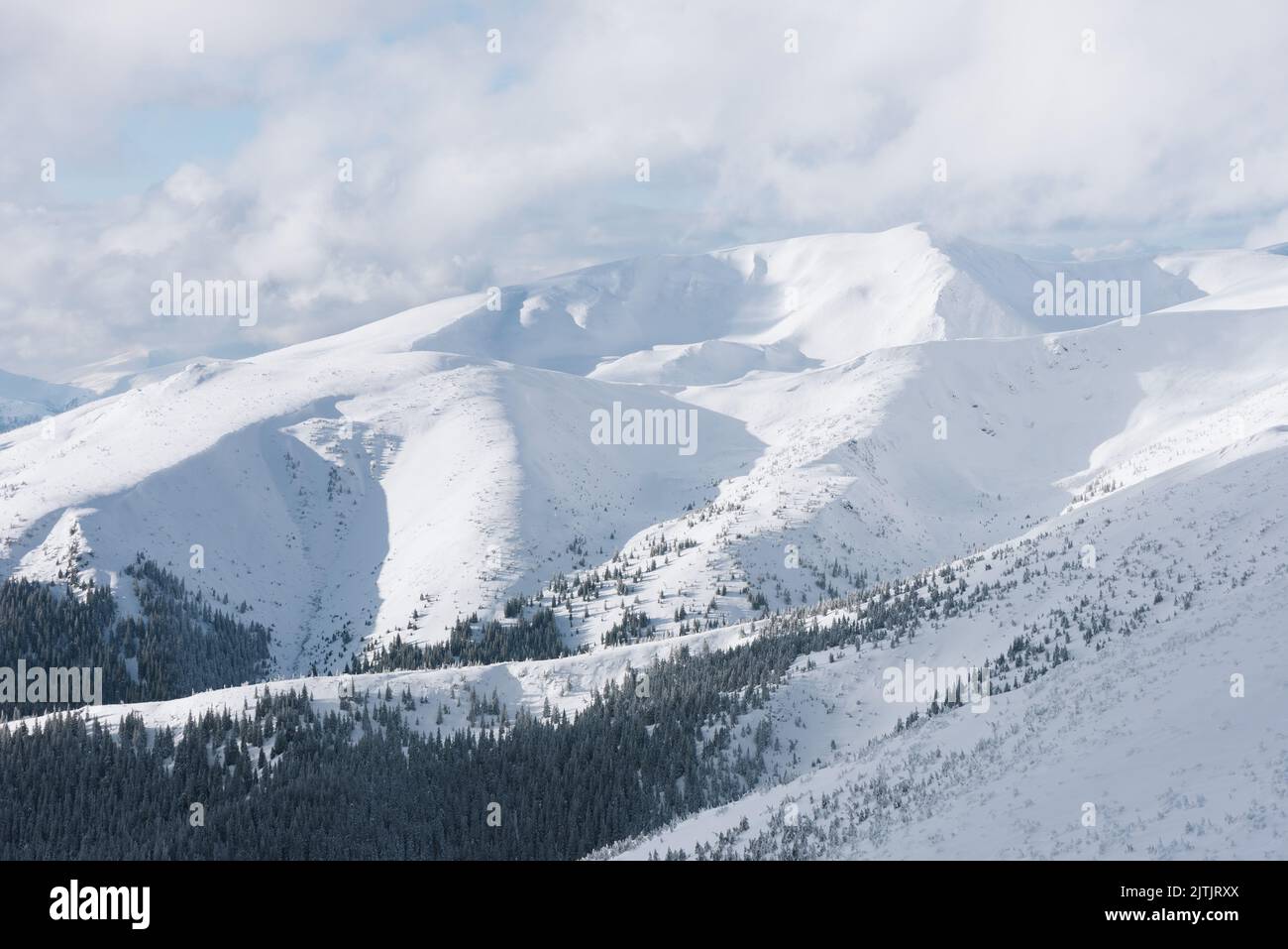 Snowy peaks ranges hi-res stock photography and images - Alamy