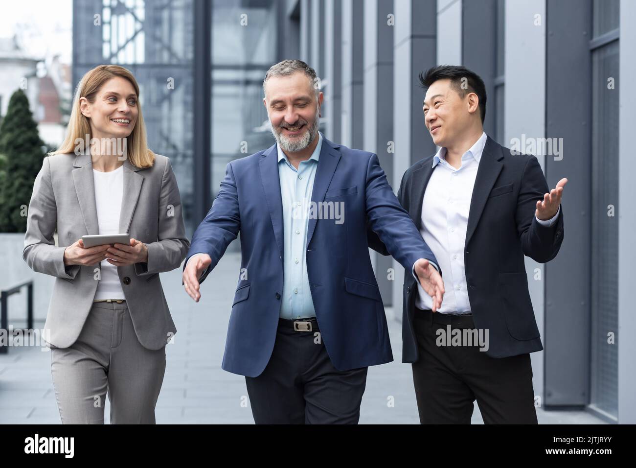 Group engineers project managers hi-res stock photography and images ...