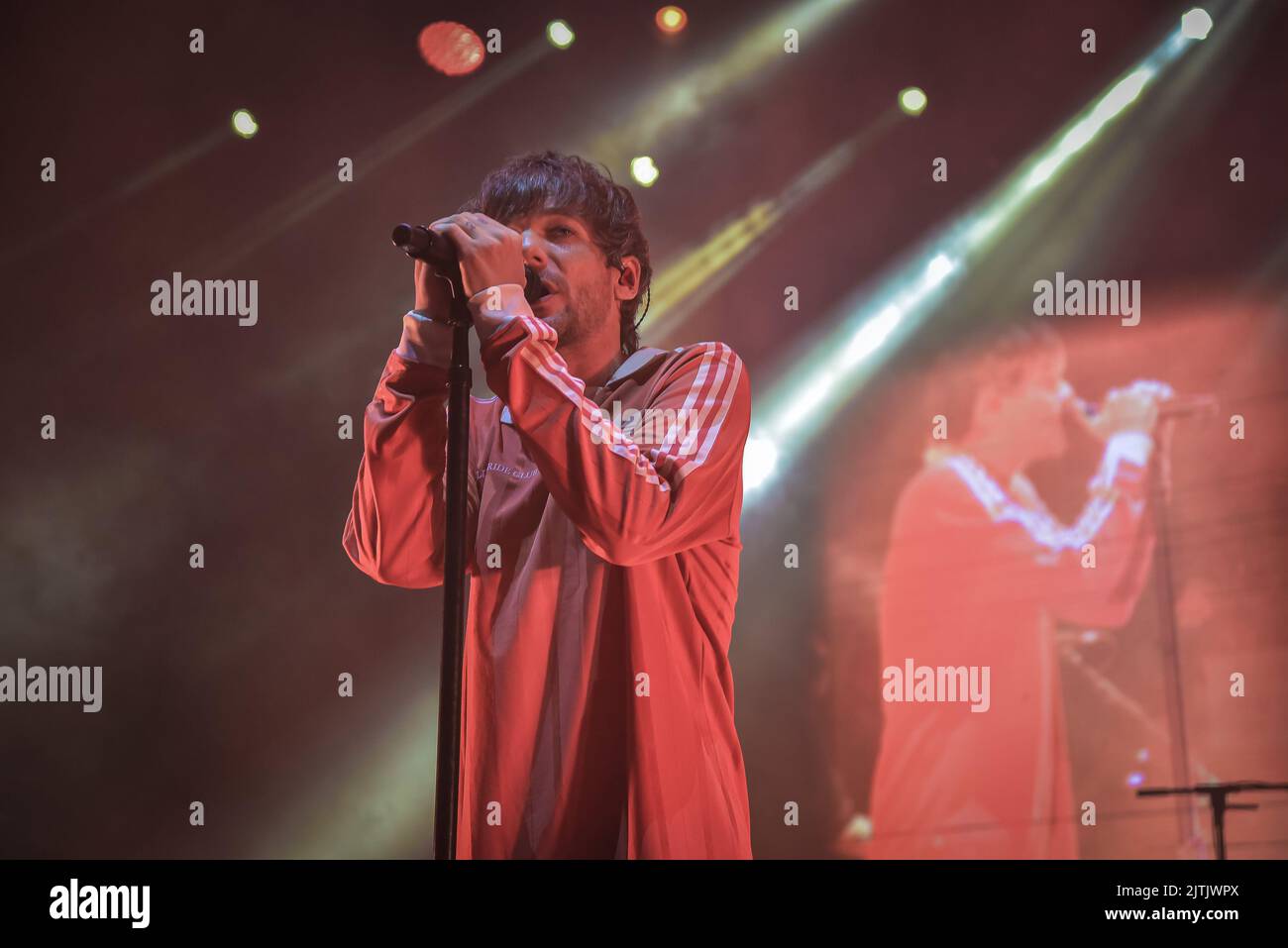 Louis tomlinson outfit hi-res stock photography and images - Alamy