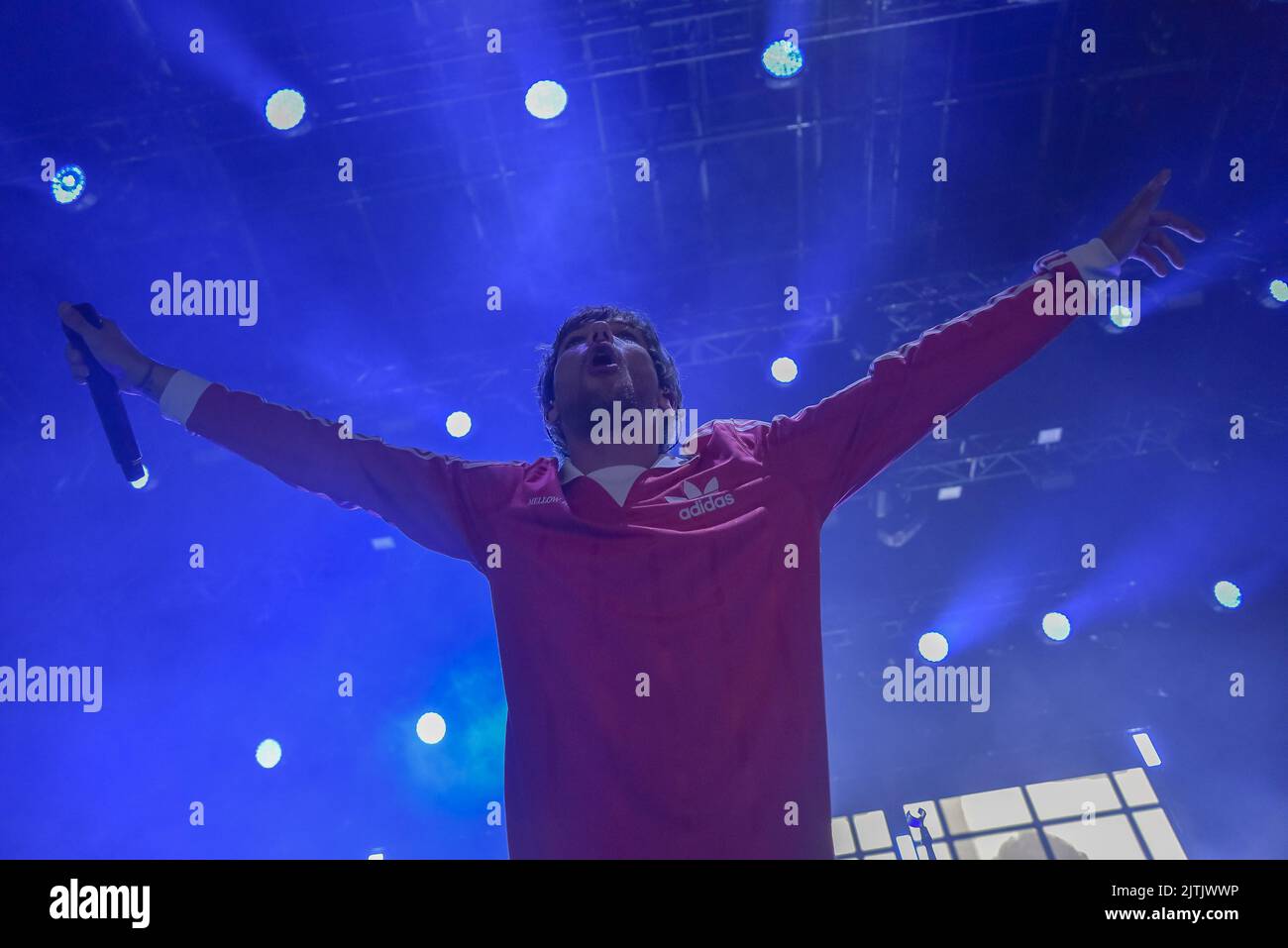 Louis tomlinson outfit hi-res stock photography and images - Alamy
