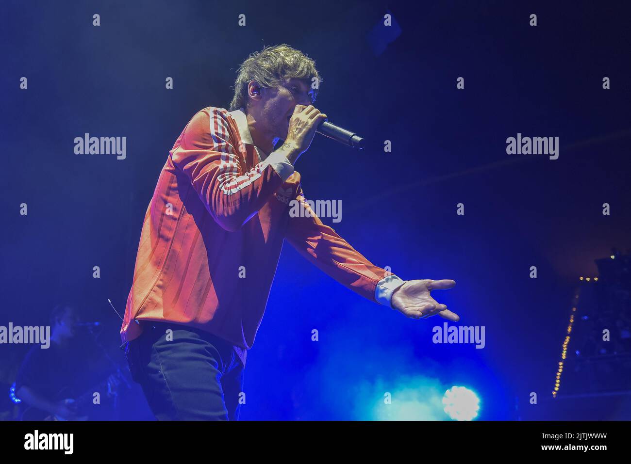 Louis tomlinson outfit hi-res stock photography and images - Alamy