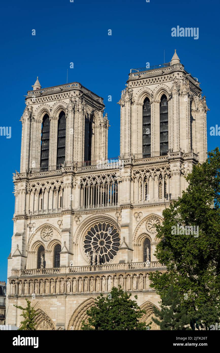 Cathédrale Notre-Dame de Paris, 13th century cathedral, Paris, France ...