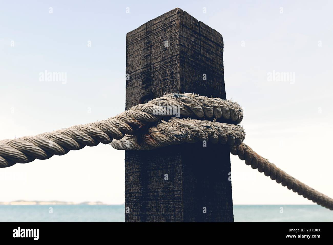Linking knot hi-res stock photography and images - Alamy