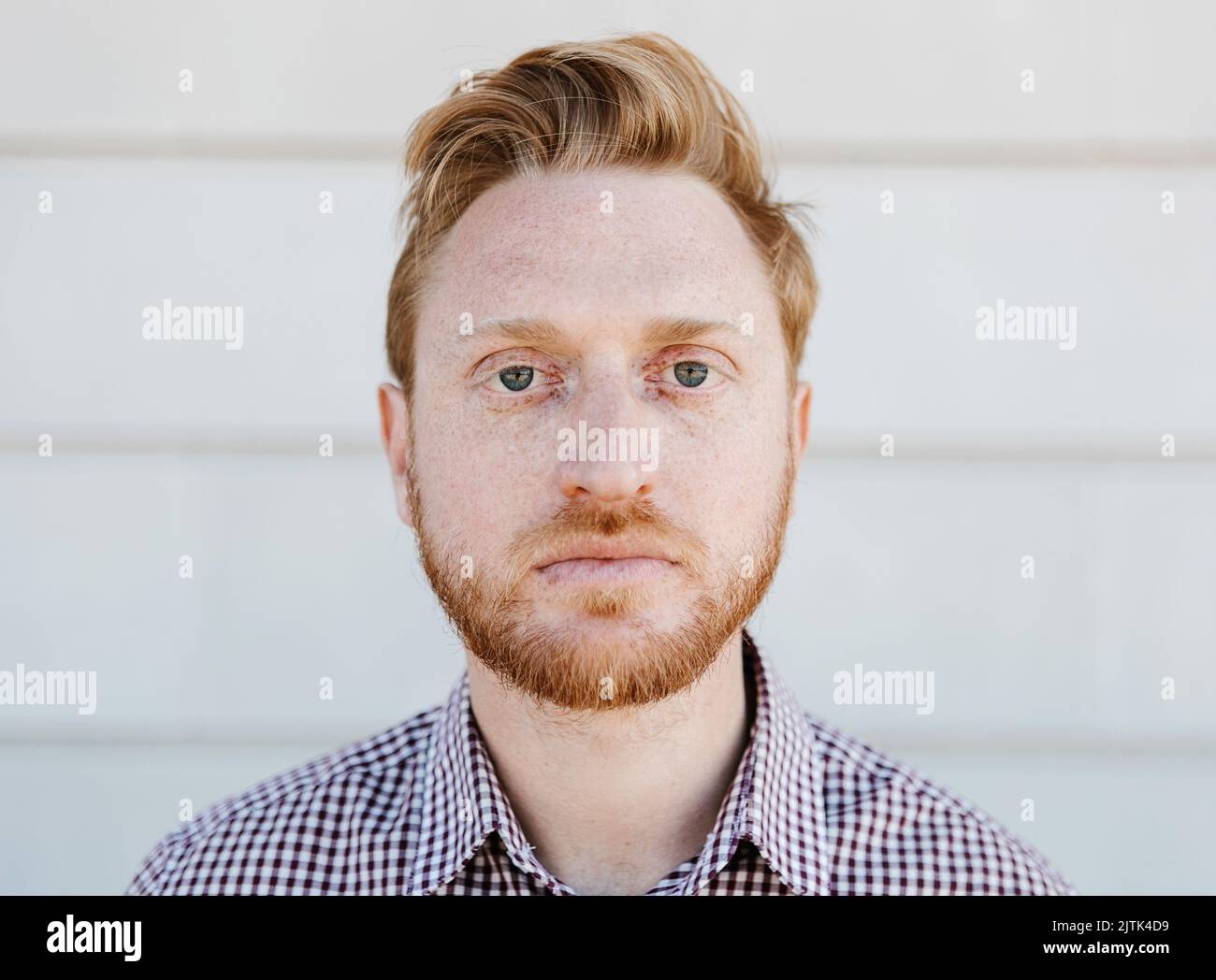 Serious man looking at camera hi-res stock photography and images - Alamy