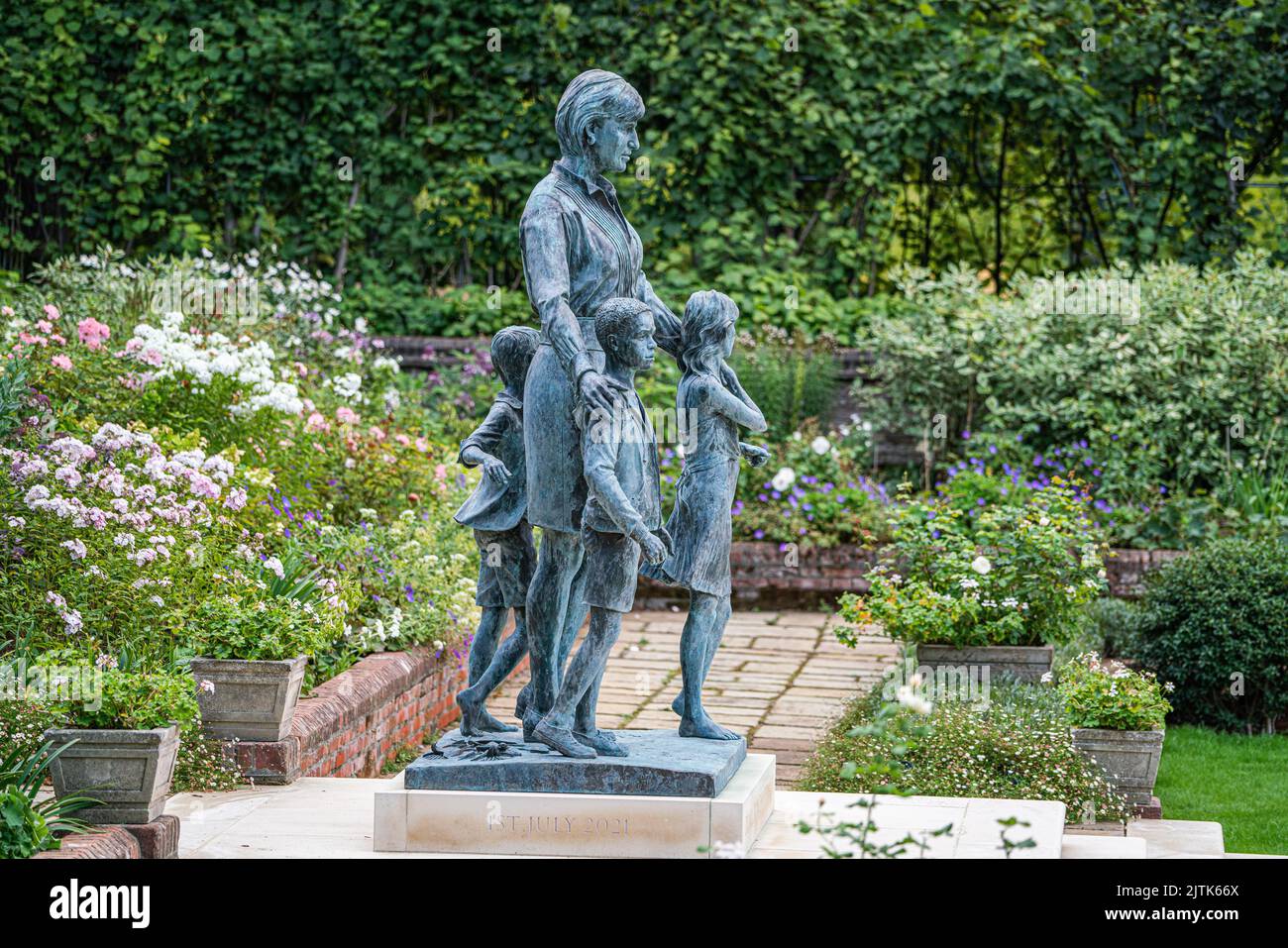 31 August 2022: Princess Diana 60th birthday memorial statue, Sunken ...