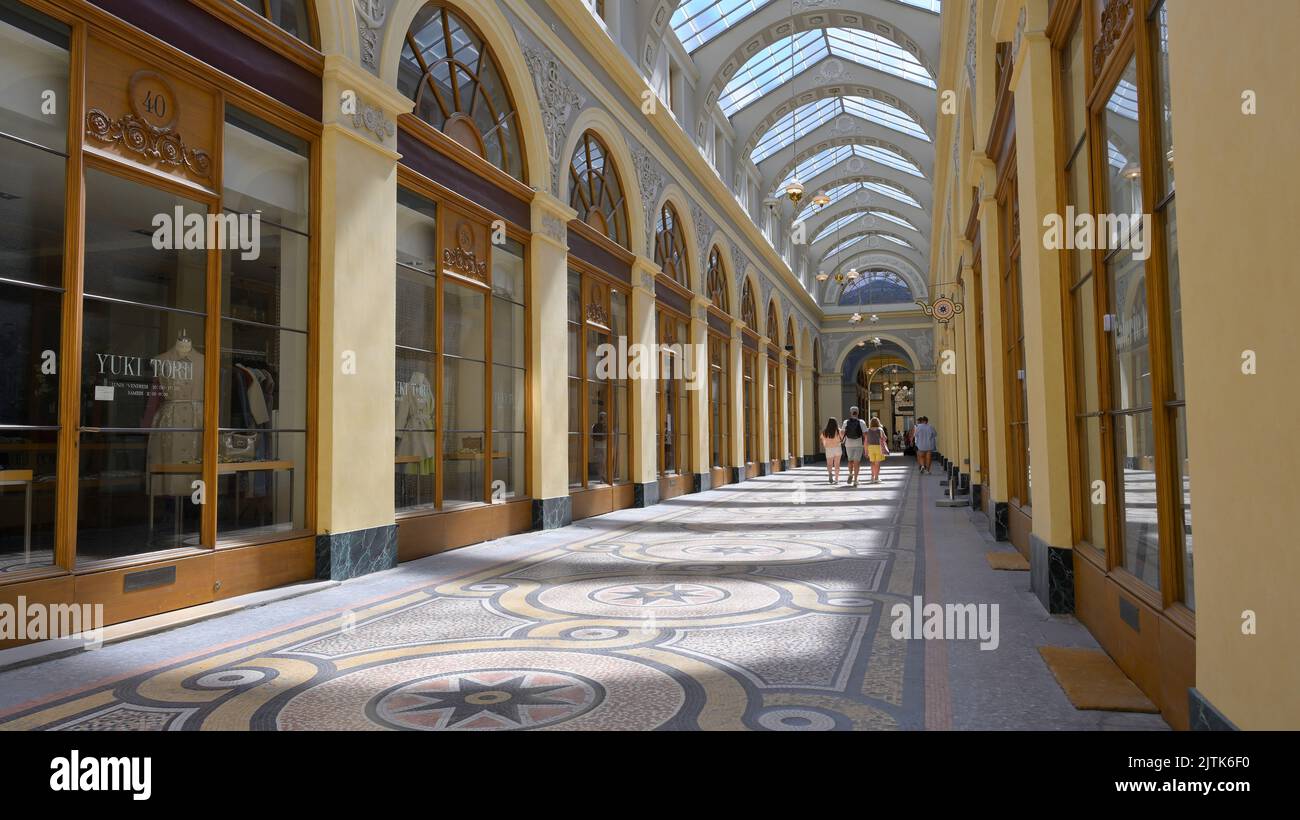 Hotel paris suites hi-res stock photography and images - Alamy