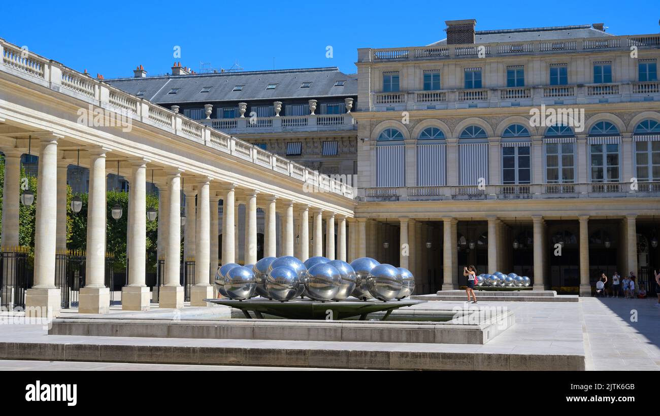 Hotel paris suites hi-res stock photography and images - Alamy