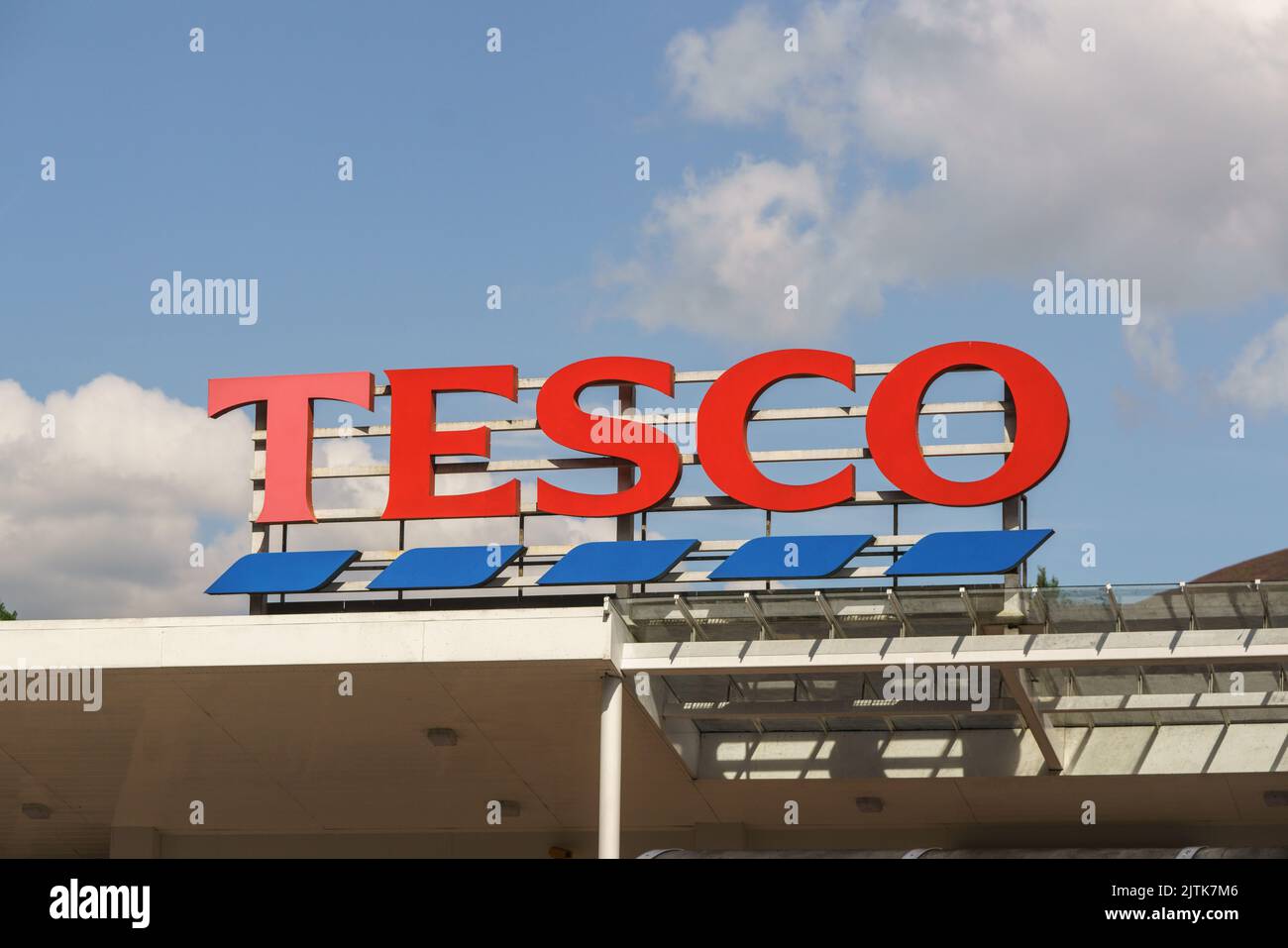Tesco supermarket sign Stock Photo - Alamy