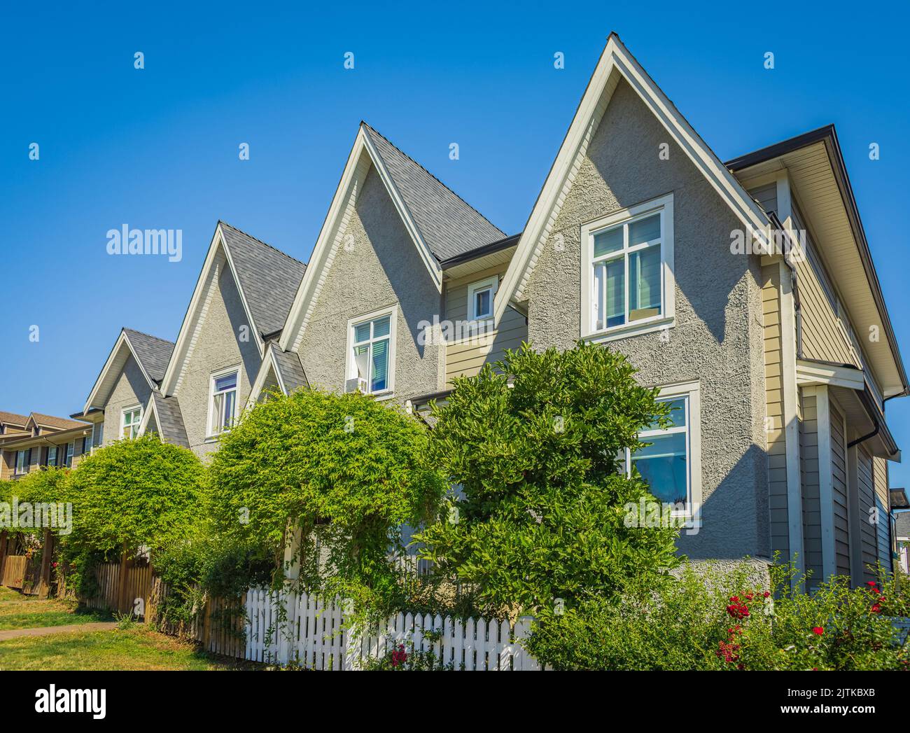Typical canadian house hi-res stock photography and images - Alamy