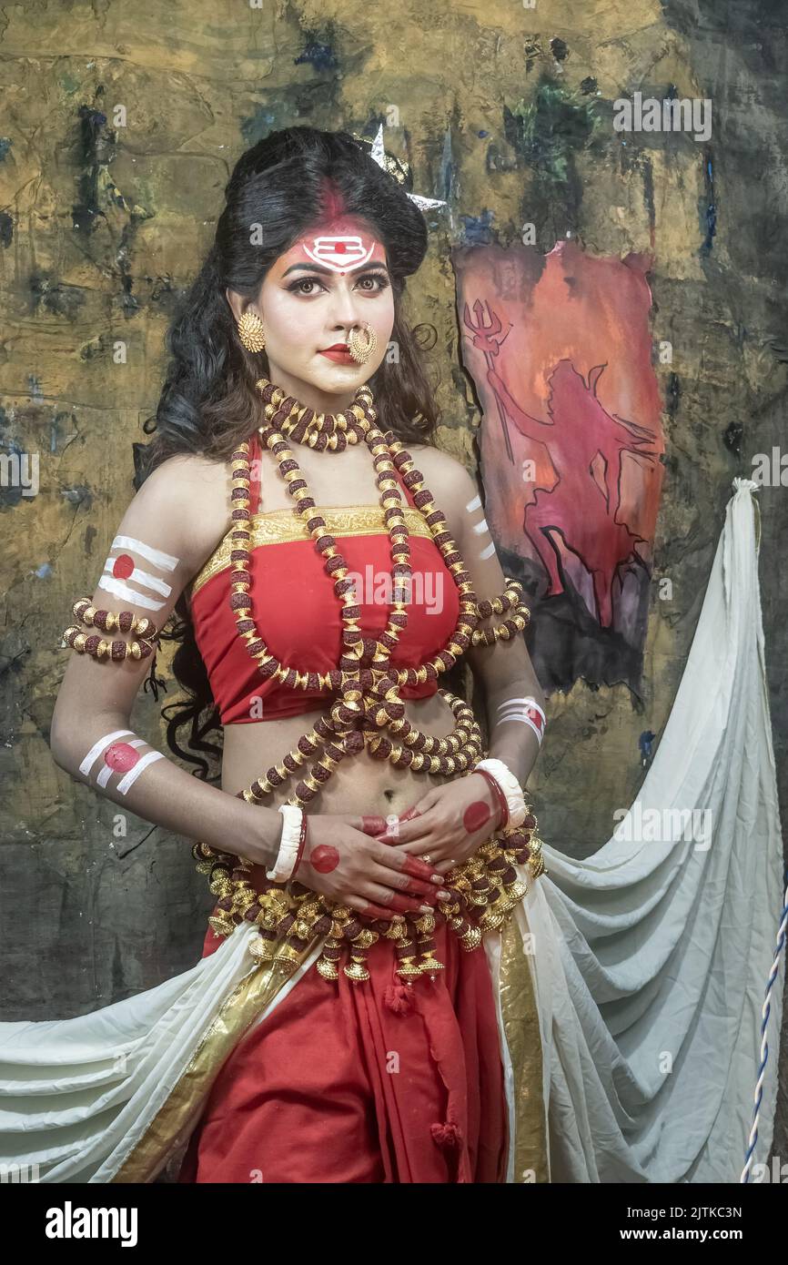 Concept Agomoni shoot-Forms of Parvati with traditional dress like ...